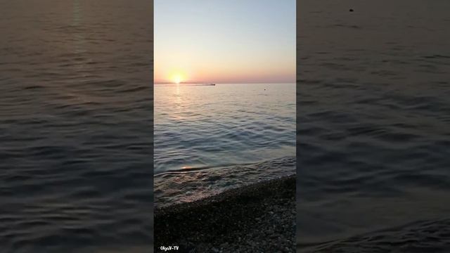 Закат на море. Катер.