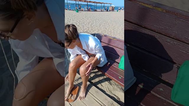 Молодая голопопая 🌊☀пляжница. Так себе комплимент.