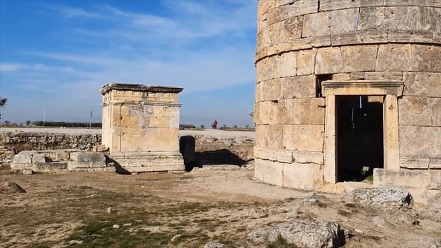 Фронтонные ворота Памуккале в древнем городе Иераполис Frontinus Gate Hierapolis
