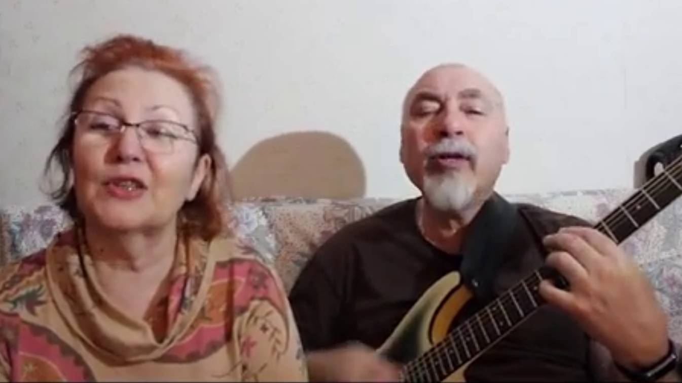 "Песенка Красной Шапочки" (из х/ф "Про Красную Шапочку"). Поют Елена и Сергей Фондаратовы.