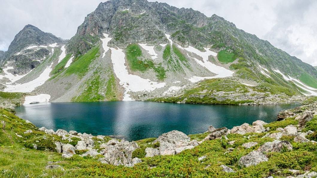 12 дневное путешествие по Кавказу, третий день в Архызе, озеро Семицветное.