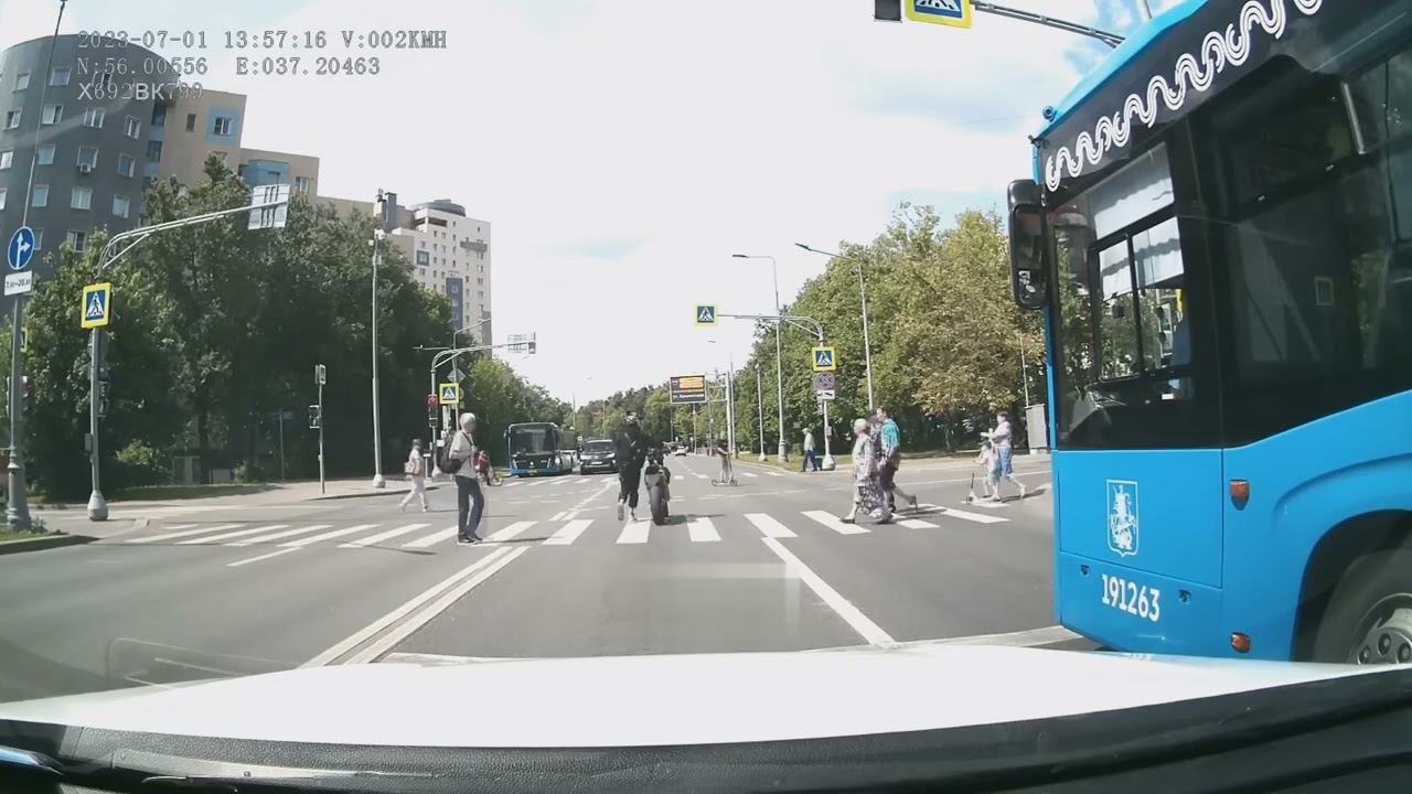 перешел как пешеход и поехал дальше