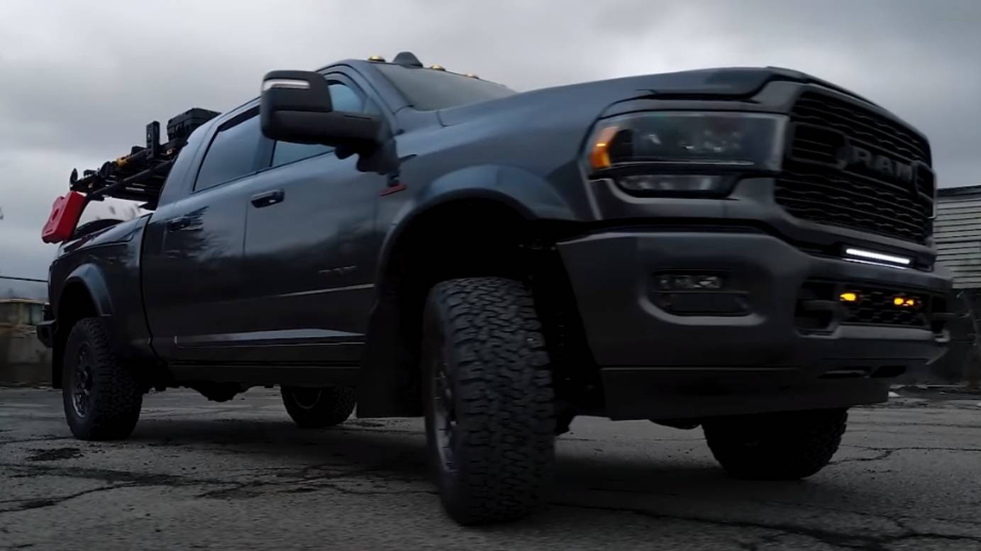 ОГРОМНЫЙ пикап с МЕГА-КАБИНОЙ_ тюнинг Ram 2500 Limited Mega Cab, контурная стойка, лифт + тест-драйв