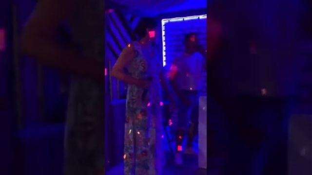 Традиционно «Букет из белых роз» на Черном море.