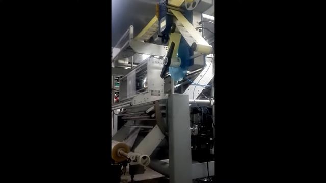 Этикетировка в вертикальной упаковочной машине-(1080p30).mkv