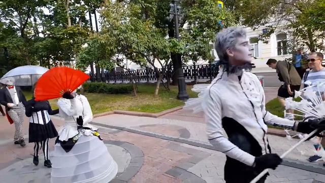 Московская неделя моды, Уличные артисты на Рождественском бульваре