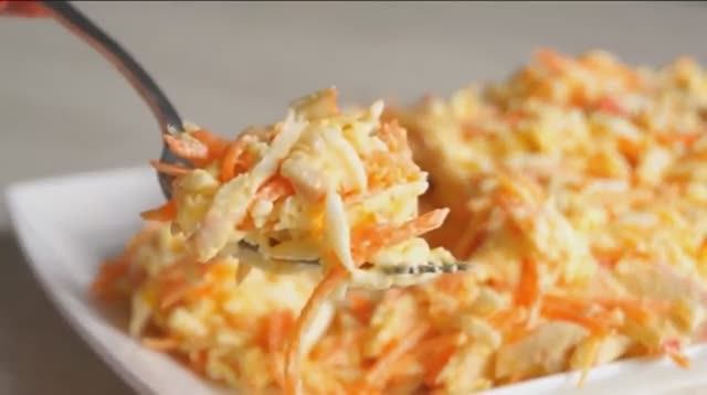 Салат с морковью и плавленными сырками