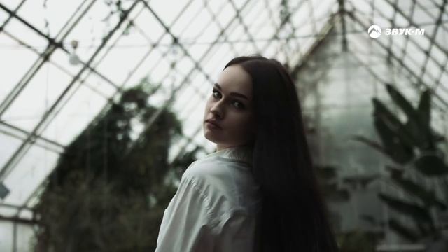 Смех наигранный тобой