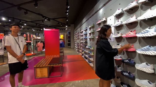 Скрытые тайны камбоджийских моллов: Заброшенные или роскошные?