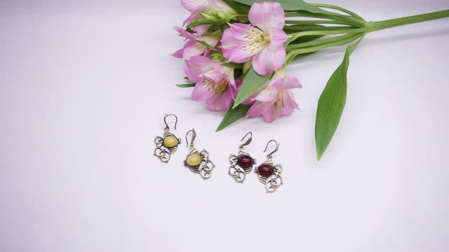 Серьги подвески Золотые рыбки янтарь бронзирование 4069 Хорошие Вещи