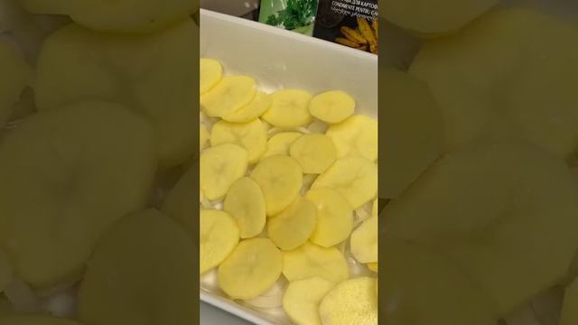 Запеченный картофель с куриным филе?