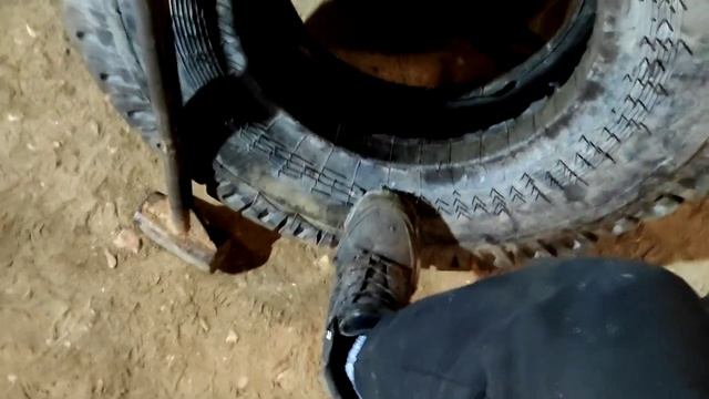 замена шкворней львовского погрузчика.mp4