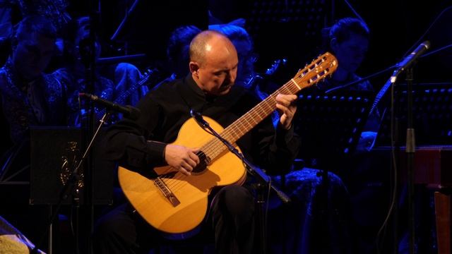 Обработка Д.Трофимова "Оренбургский пуховый платок". Солист - Д.Трофимов (семиструнная гитара).