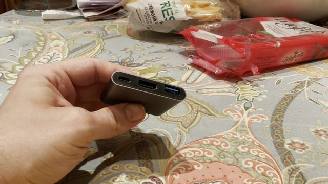 Распаковка адаптера-переходника с HDMI и USB-A на USB-C