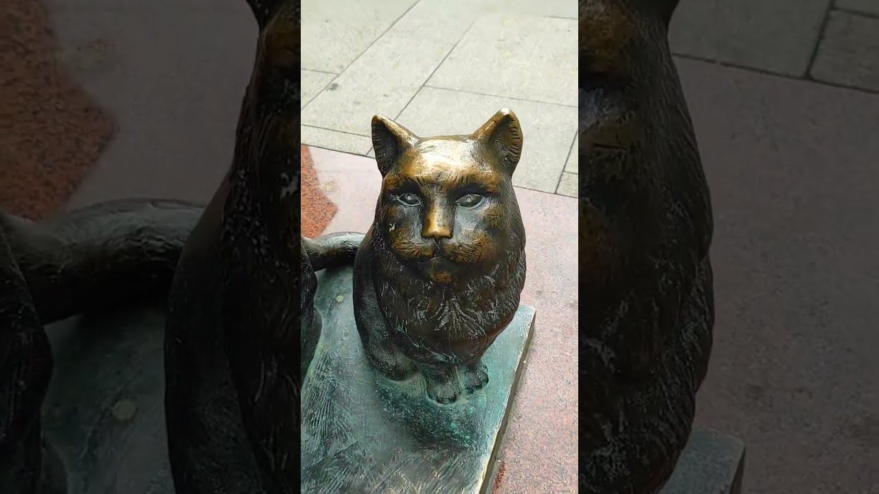 Памятник Михаилу Булгакову во Владикавказе