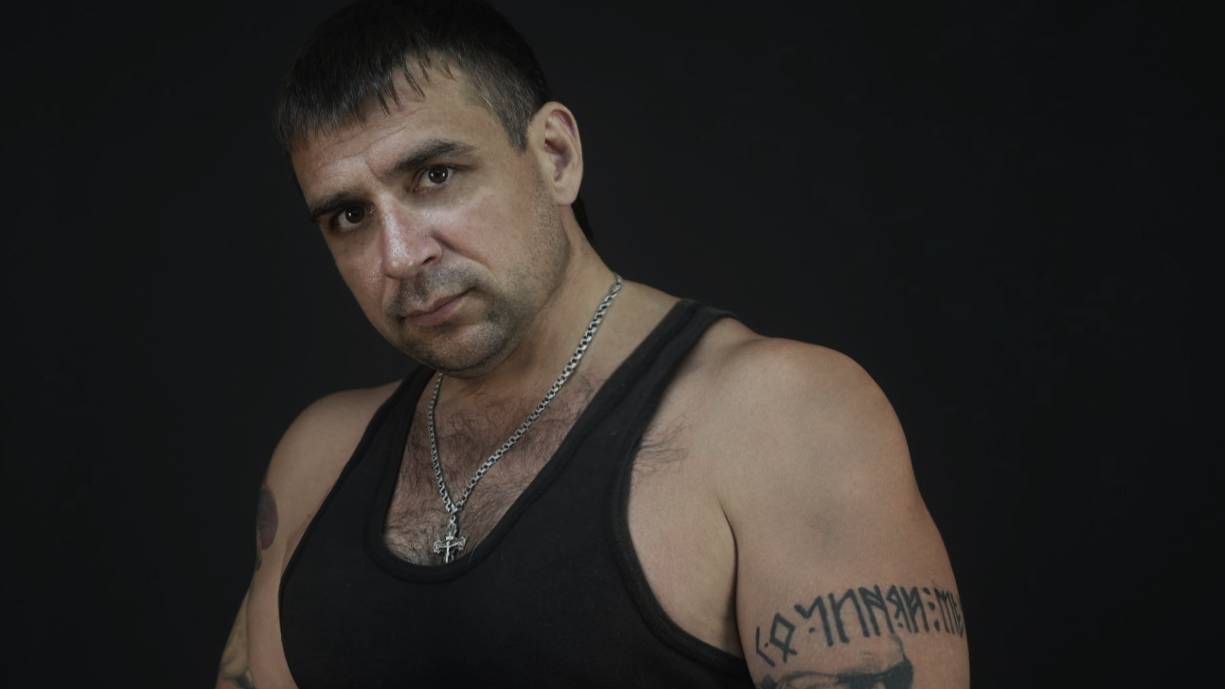 С вами какой то чувак о тату, но это не точно!