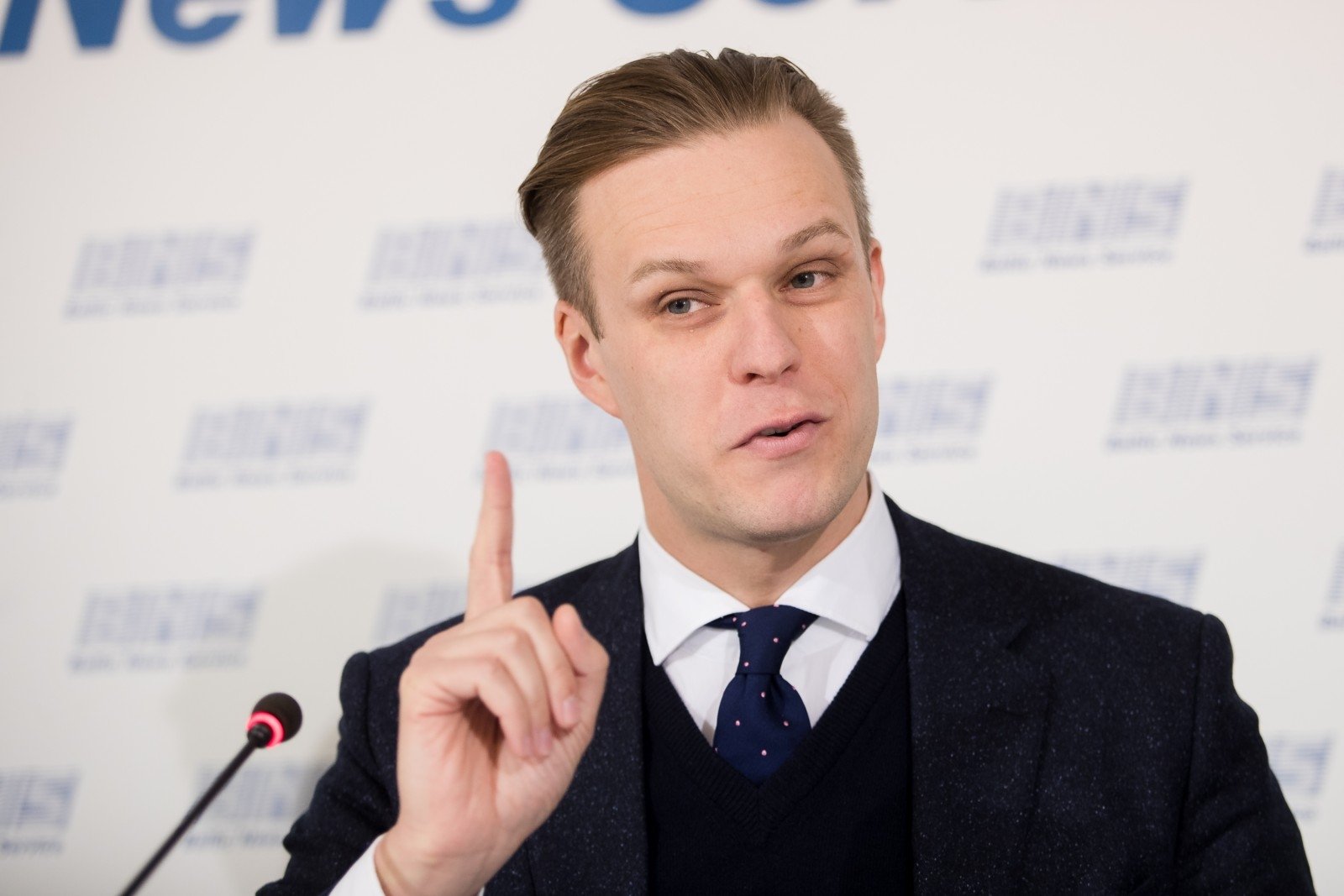 Габриэлюс Ландсбергис мал клоп да вонюч