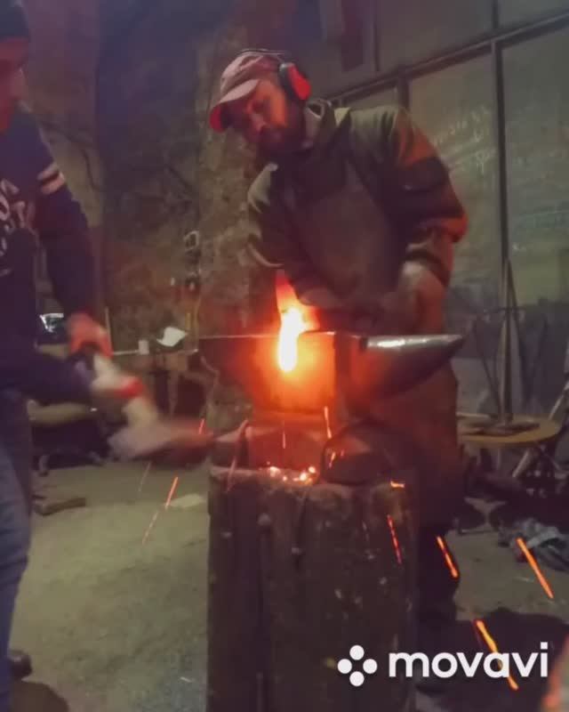 Ковка топора.