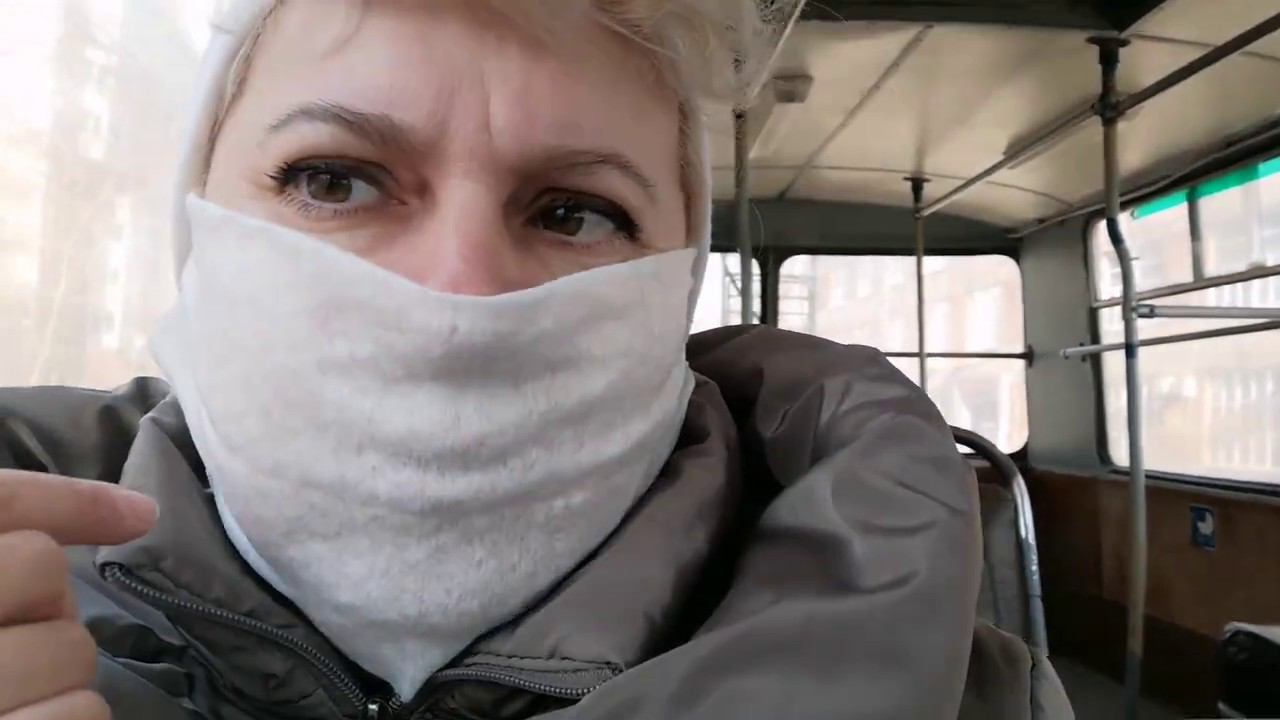 Кормлю уток. Грязный троллейбус.