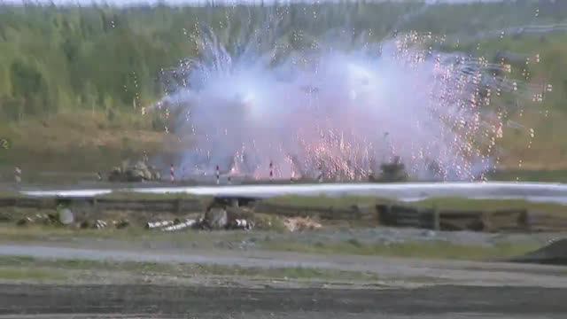 Т-90s и Terminator в действии. Russian Expo Arms 2011.