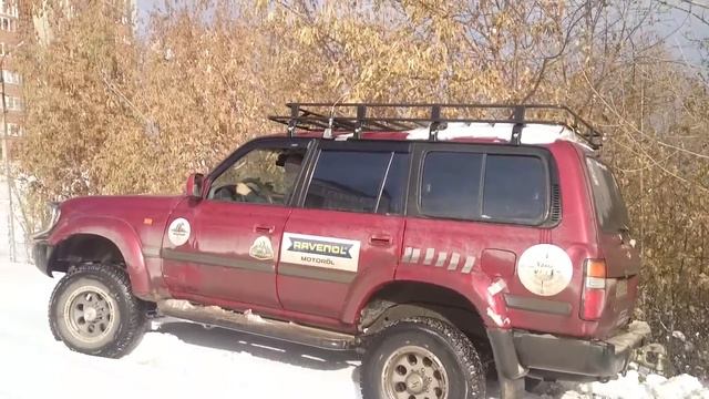 Крузак буксует в гору