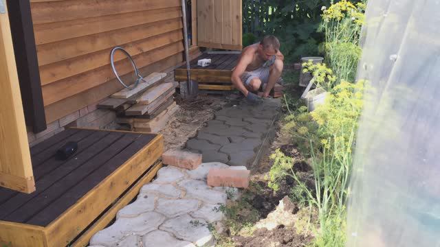 Садовая тропинка из формы. Что в итоге получилось?