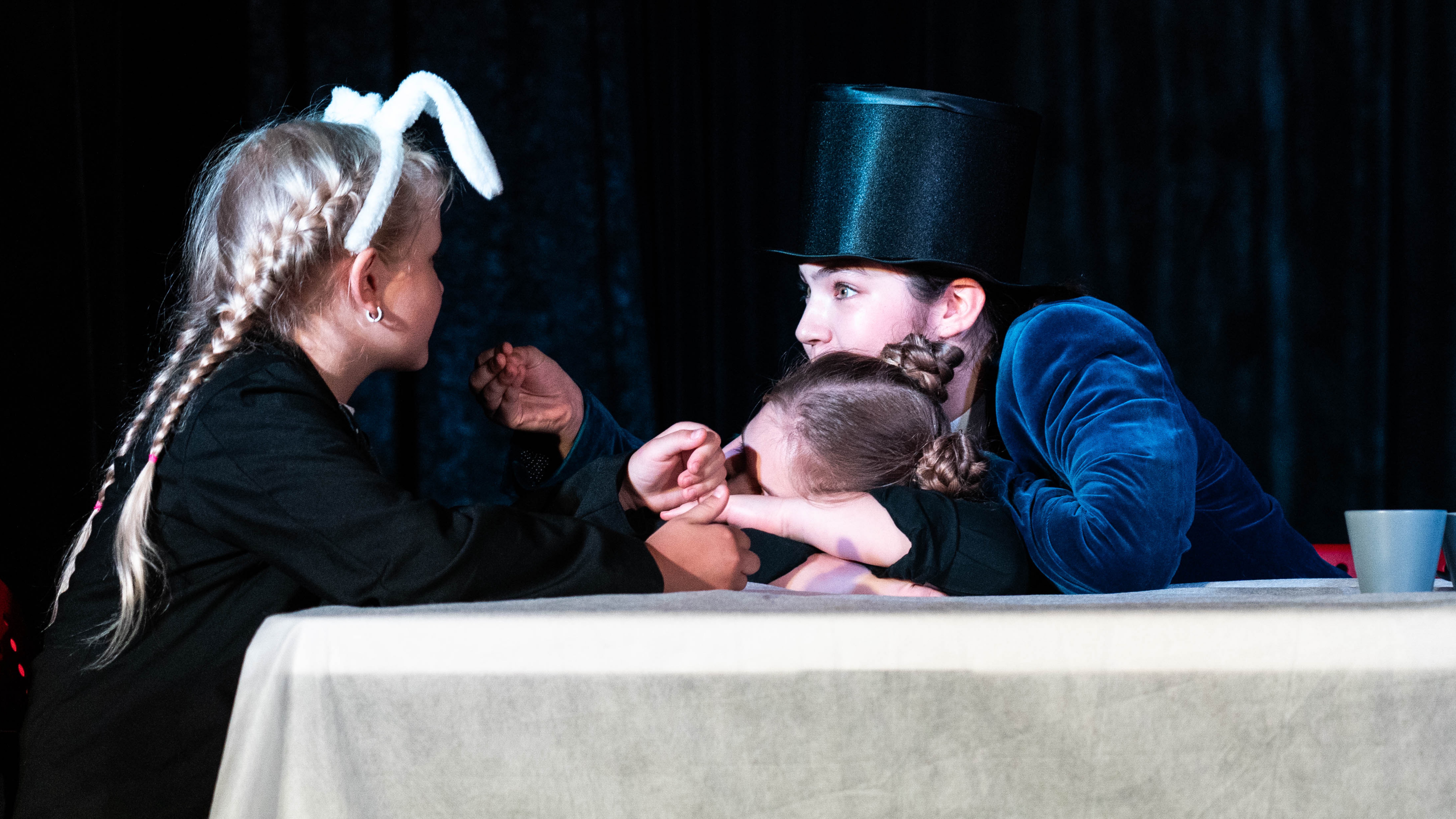 Алиса в стране чудес (отрывок)