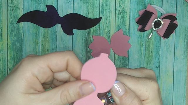 Бантики из экокожи.