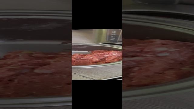 Вкусная польза. Котлеты мясные с кабачком.( Смотреть лучше на скорости 1,25-1,5-1,75-2)))