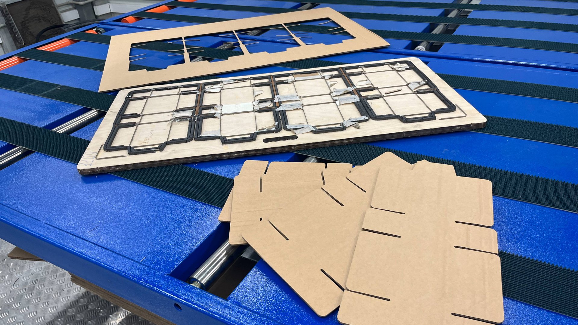 Валковый пресс для изготовления коробок любой сложности