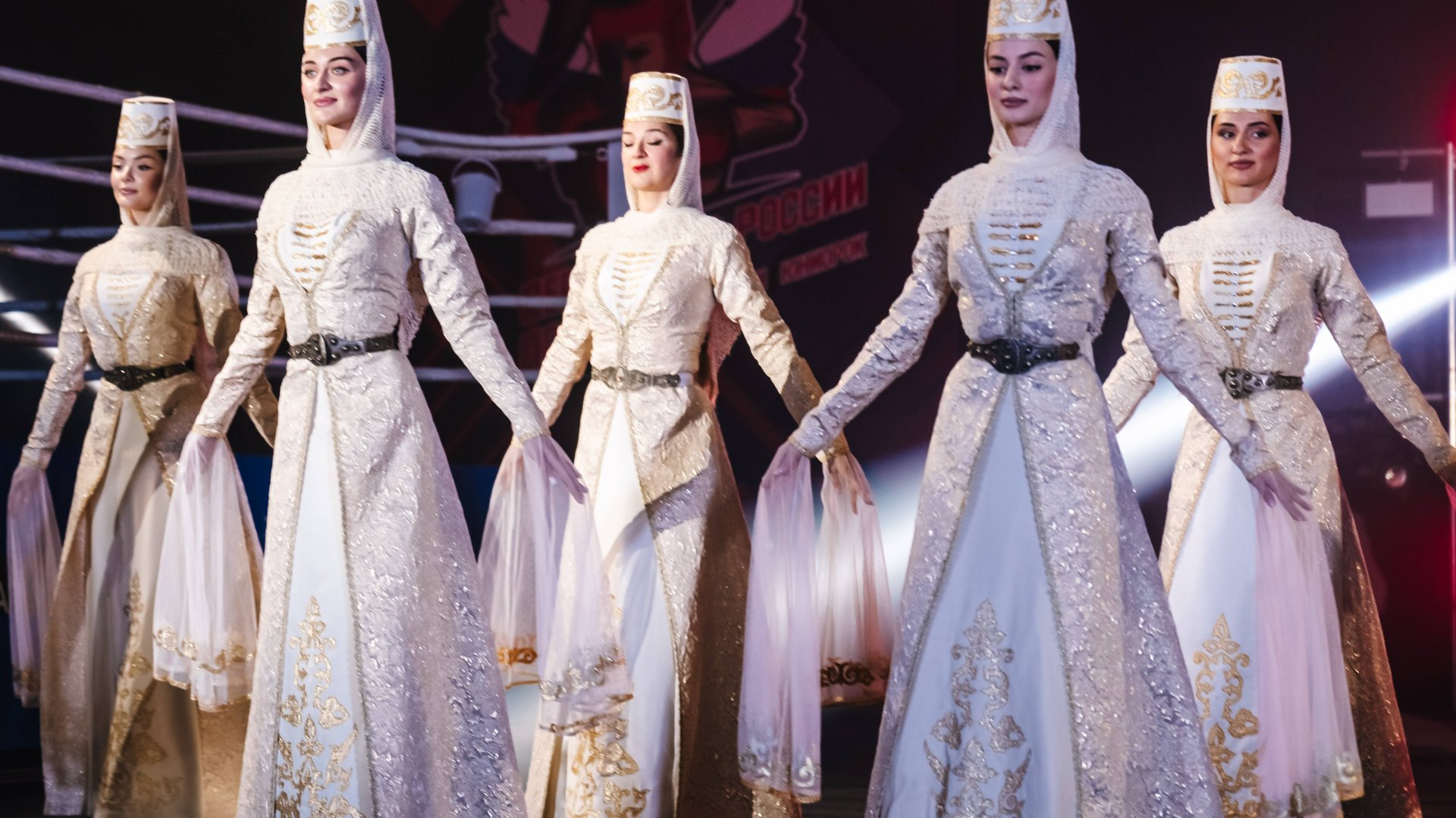 ГААТ АЛАН. Танец с кинжалами. Гастроли ансамбля в Боровичи. Организатор концерта - Инга Гамхиташвили