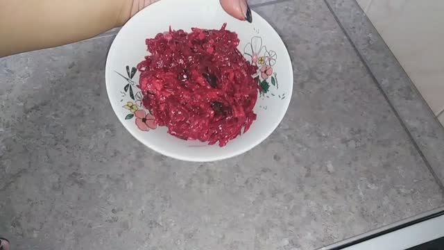 Салат из свёклы. Как приготовить свёклу в микроволновой печи.