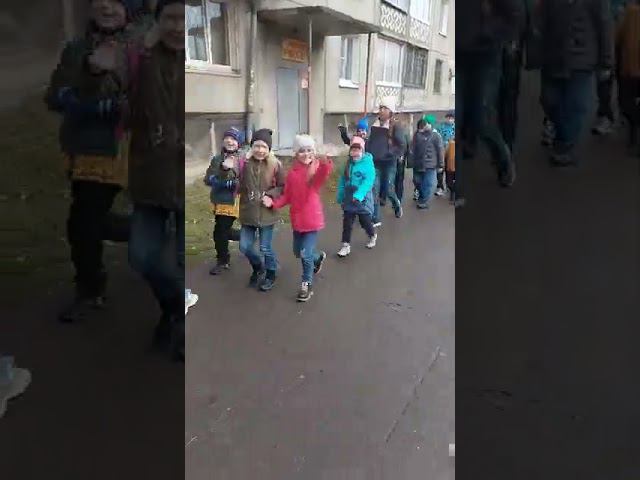 наш 1"в" - мы идём в цирк