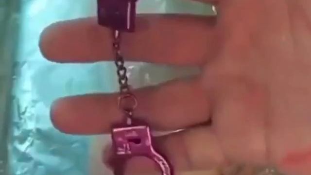 Курочка в наручниках