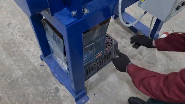 Шредер ИШМ-220 переработка электронного лома (компьютерных плат).mp4