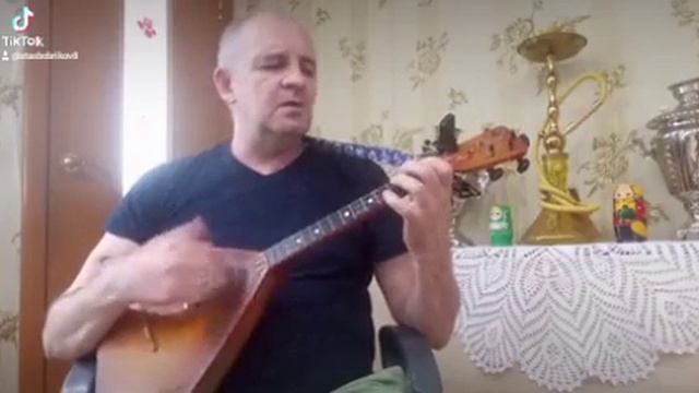 Маленькой ёлочке холодно зимой! игра на балалайке традиционная музыка Russia music.mp4