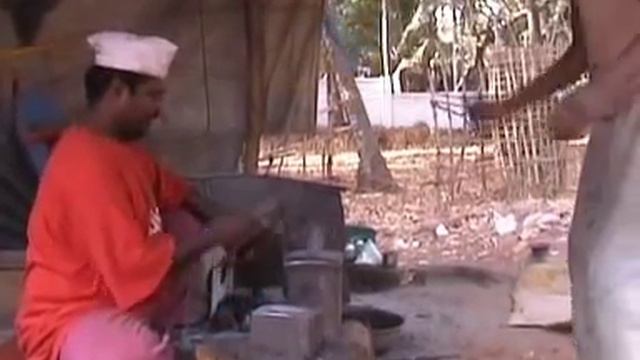 Придорожная кузница в Индии