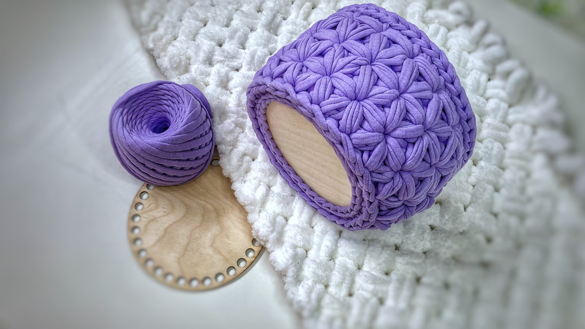 Корзинка из трикотажной пряжи, узор «Звездочка». Обвязка деревянного донышка.