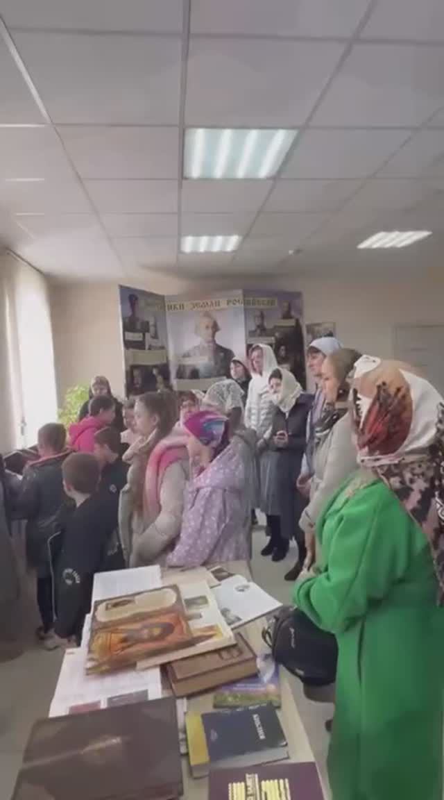 Посетили выставку «Небесные покровители земного воинства» в нашем благочинии