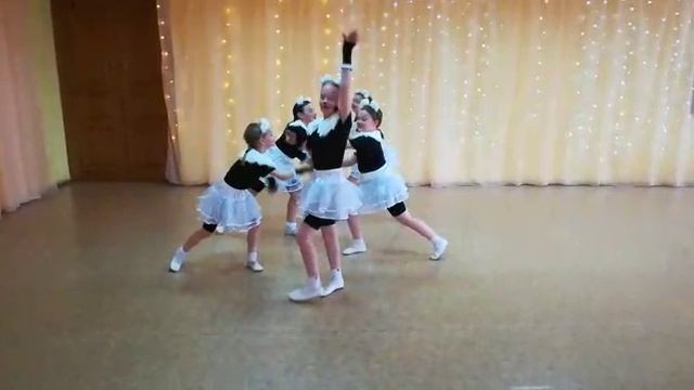 "Кошки на крыше" танец