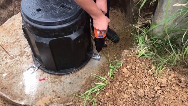 Монтаж кабеля в грунт с применением двустенной гофрированной трубы.