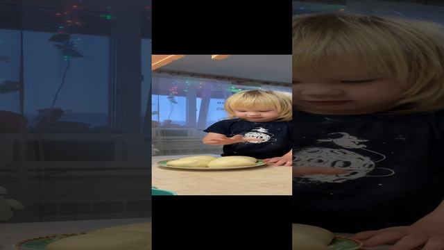 Готовим пиццу с детьми! Весело, смотреть до конца ?