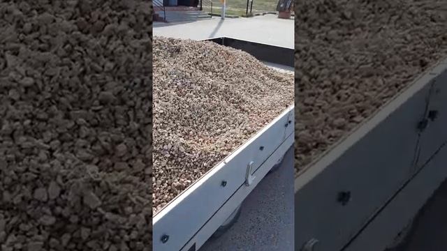 Как перевезти куб щебня на прицепе. Куб щебня стоит 1300р, а его доставка 6000, судите сами.