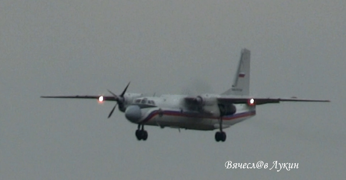 Посадка на одном двигателе при боковом ветре с порывами до 12 м/с Ан-26КПА RA-46704