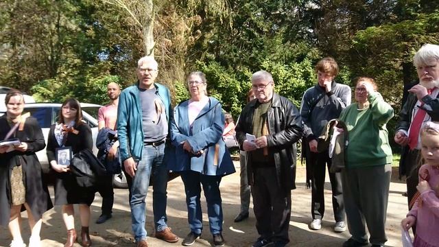 Представители КП Дании. 9 Мая 2021, на могилах Советских солдат, Орхус, Дания.