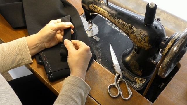 Как подшить трикотажные брюки на бытовой машинке.