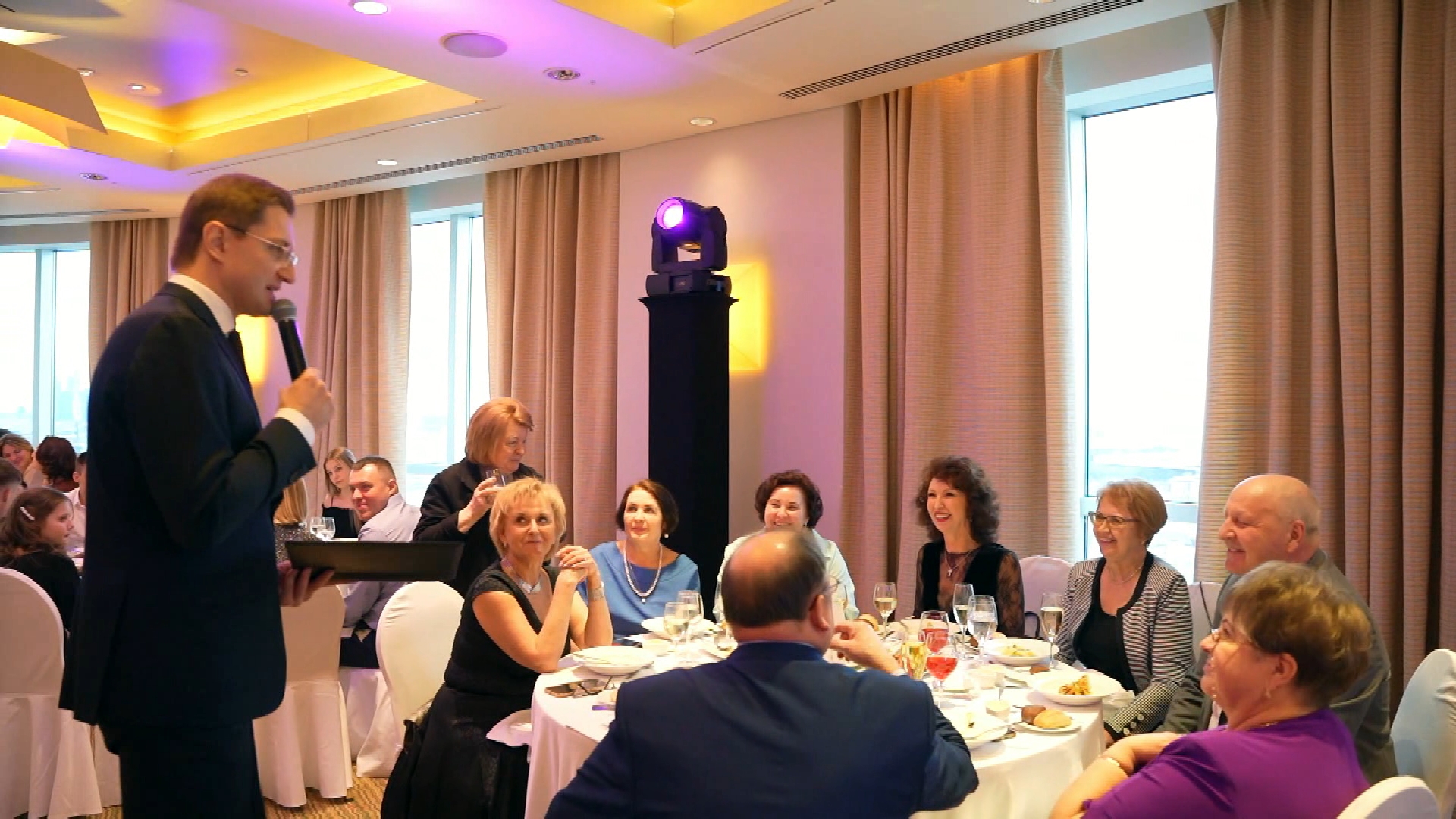 Ведущий на Юбилей 65 лет - проведение Юбилея в Swissotel "Красные Холмы"