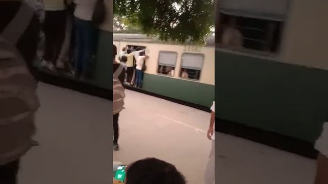 Опасная гонка на поезде