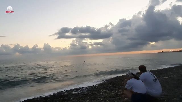 Штормит на пляже. Сириус. Сочи.