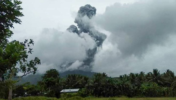 Внезапное извержение вулкана Булусан произошло на Филиппинах